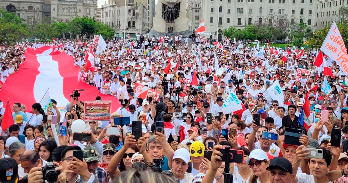 Peruanos marcharon por la paz en diversas partes del país | VIDEOS