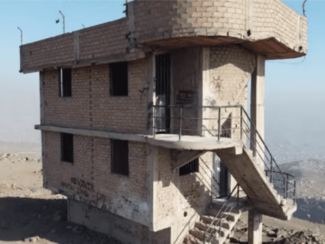 Así es la casa abandonada en un cerro de Comas que intriga a muchos | VIDEO
